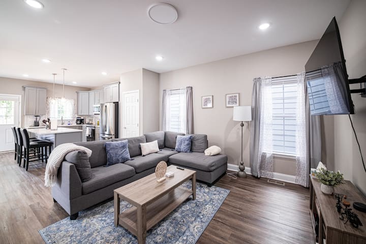 New 4br Home! 12 Minutes From Downtown W/king Bed - Richmond, VA