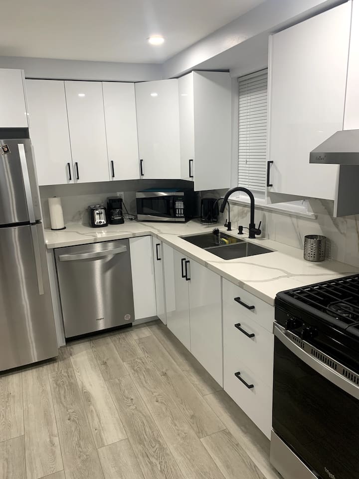 Newly Renovated Near The Lake - Centennial Park