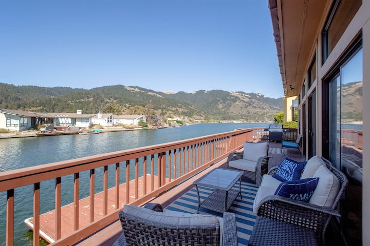 Spacious Lagoon-front Home - Stinson Beach, CA