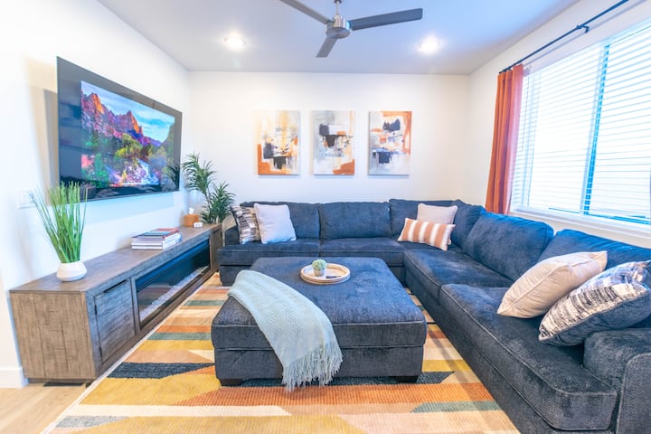 Private Hot Tub! Close To Zions! Ev Charger Plug! - Kanab, UT
