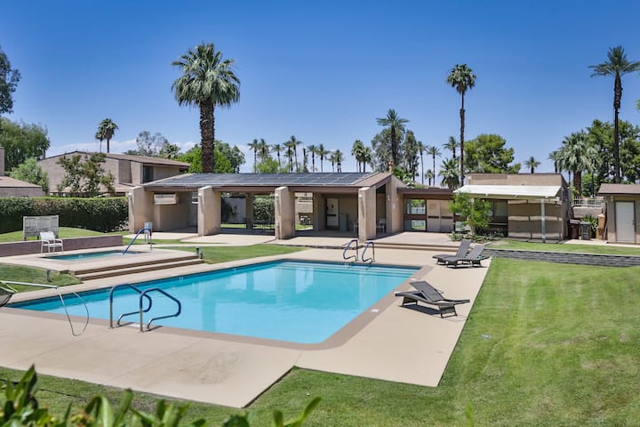 Cozy Clean Townhome Close To El Paseo - Palm Desert, CA