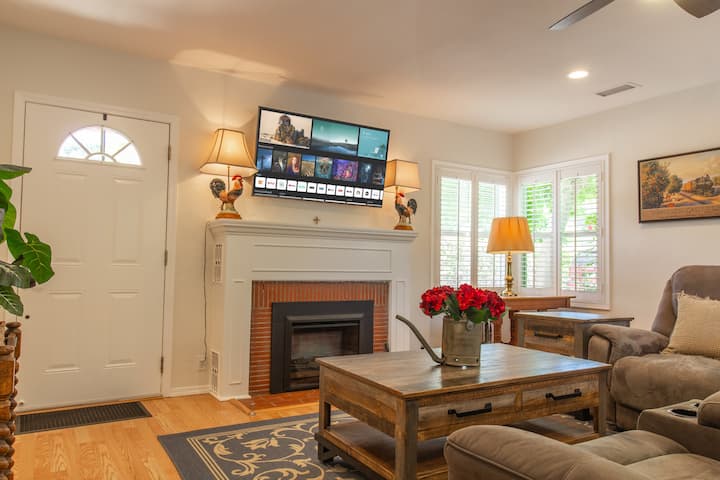 Comfy Red Farmhouse Gives You Rest And Relaxation - Santa Paula, CA