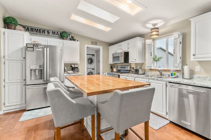 A Getaway Home~ Spacious House - Lewiston, ID