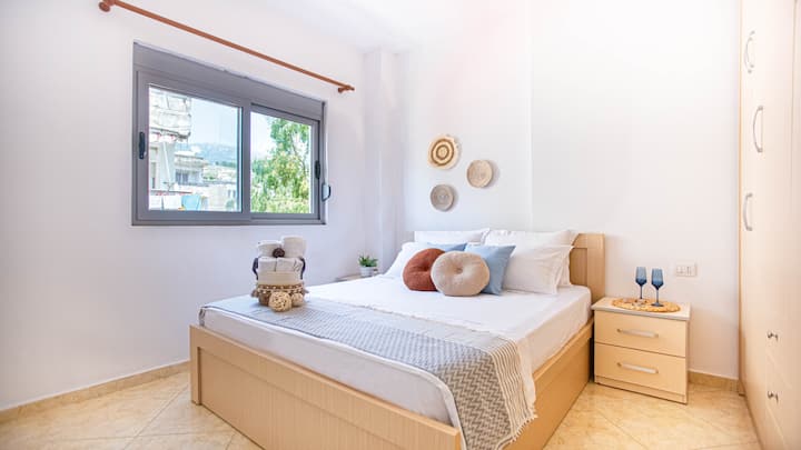 Stylish Extra | Big 1br Apt, Super Central - Himarë