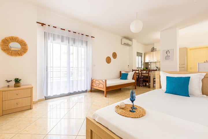 Stylish Extra | Big 1br Apt, Super Central - Himarë