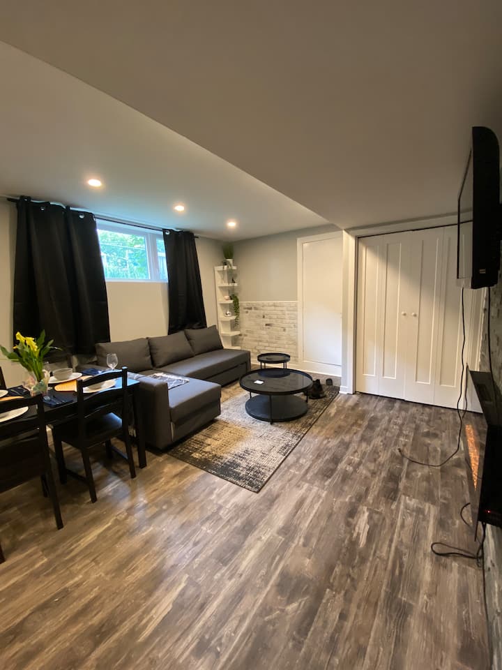 Downtown Oasis: Newly Renovated 3-bedroom House - Gatineau