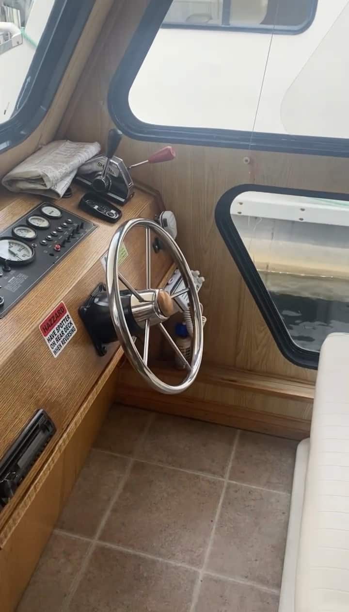 Snowbird - Houseboat - Lake Cowichan
