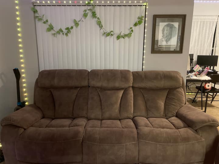 Crash On The Couch - Vero Beach, FL