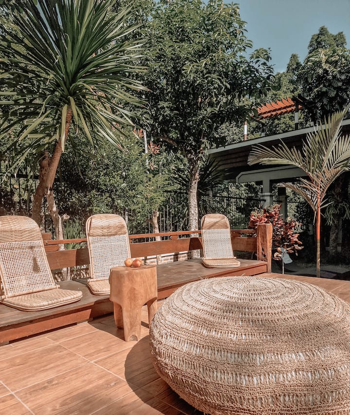 Unique 5 Bedroom Villa With River And Jungle Views - Tabanan