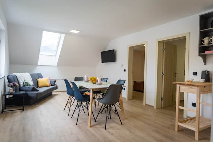 Cuckoo's Alpine Nest Apt. 2 - Lesce