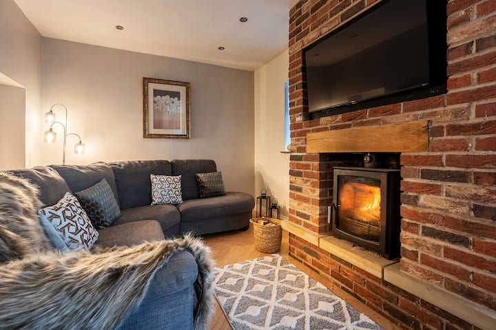 Large Detached Home For Families & Group Stays - Barnsley