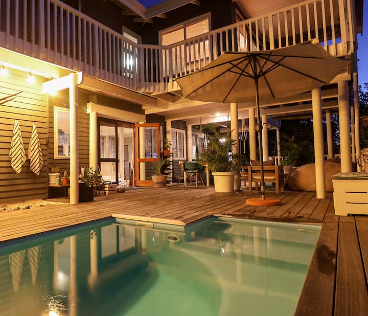 Lush, Spacious Family Home Between Beach & Town - Knysna