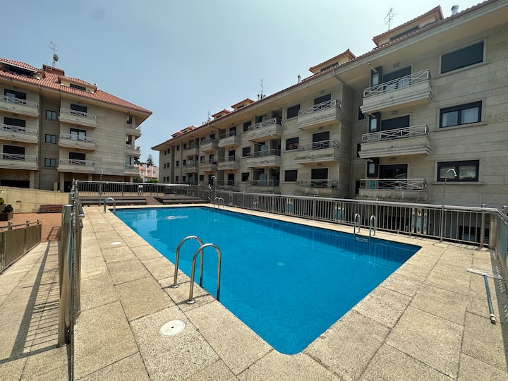 Amplio Piso Con Garaje Privado Y Piscina. - Sanxenxo