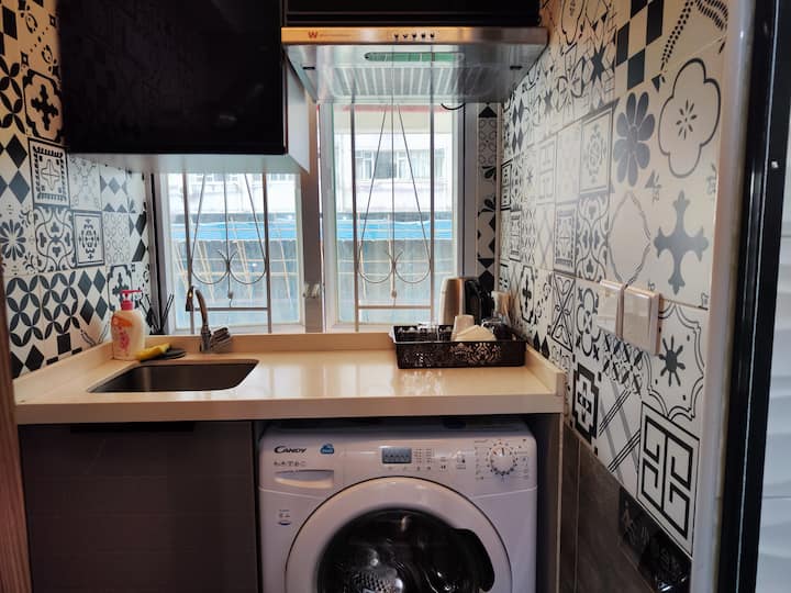 Located In Causeway Bay-private Apartment - North Point