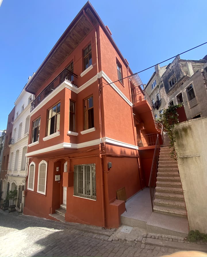 Historical Mansion In Istanbul - Istanbul
