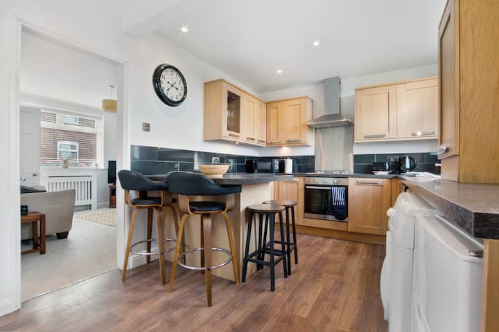 Cosy End Of Terrace With Garden | Pass The Keys - York