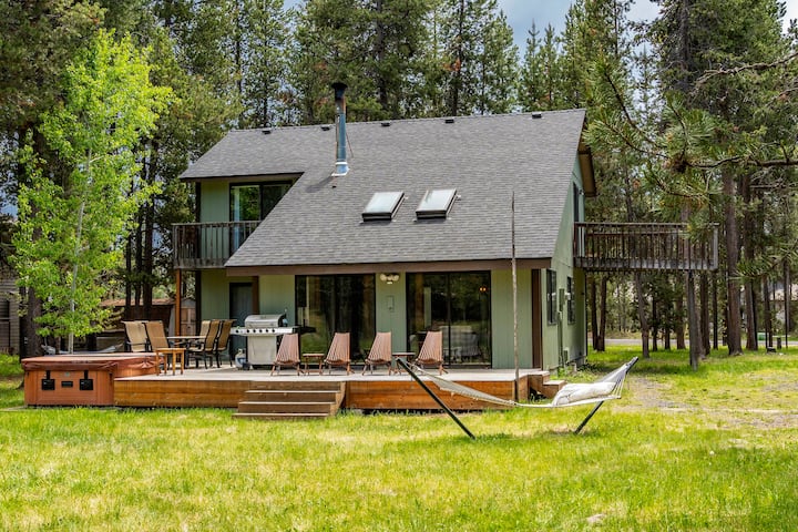 Riverfront Cabin - LaPine State Park, La Pine