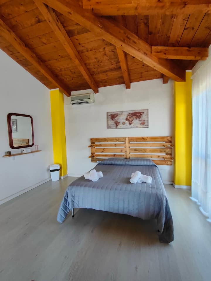 Big Room: Close To The Airport, 10 Min From Assisi - Bastia Umbra