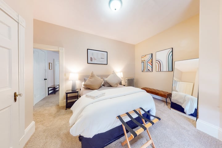 One Bedroom Condo With Parking - Wakefield