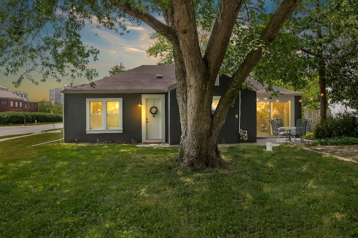 Ohana House, Location! Close To All Things U Of Ia - Iowa City, IA