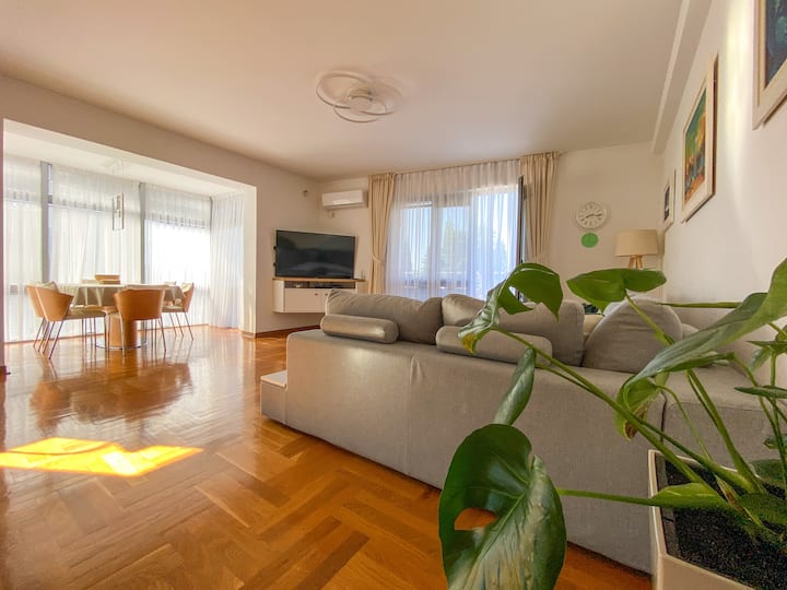 120m2 3brapartment Nested Close To All City Events - Budva