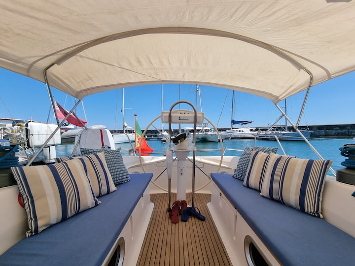 Charming Classic Sailboat - Cascais