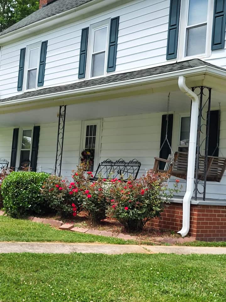The George Farmhouse In Stokes County - Danbury, NC