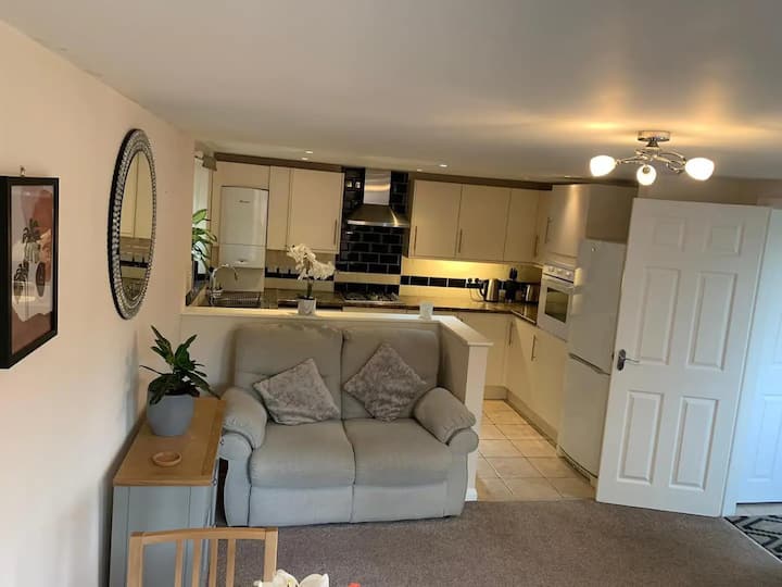 Lovely Self Contained Own Entrance Annexure - High Wycombe