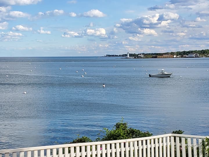 Spectacular Oceanfront Cottage - Kittery, ME