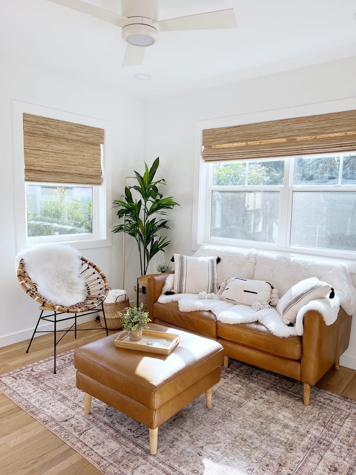 Romantic Luxury Quaint Sea Cottage Walk To Beach - Encinitas, CA