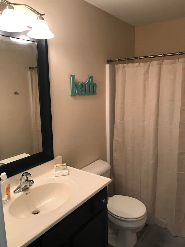 Private Bedroom Close To Hospital - Columbia, MO