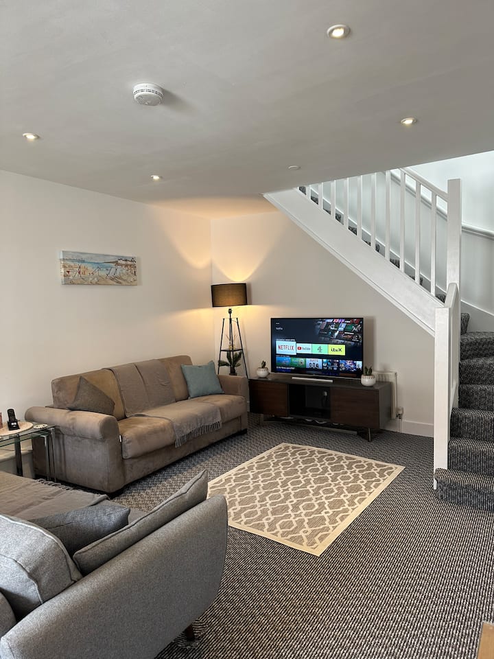 Amo Mews House-central W/ Parking & Private Patio - Worthing Beach