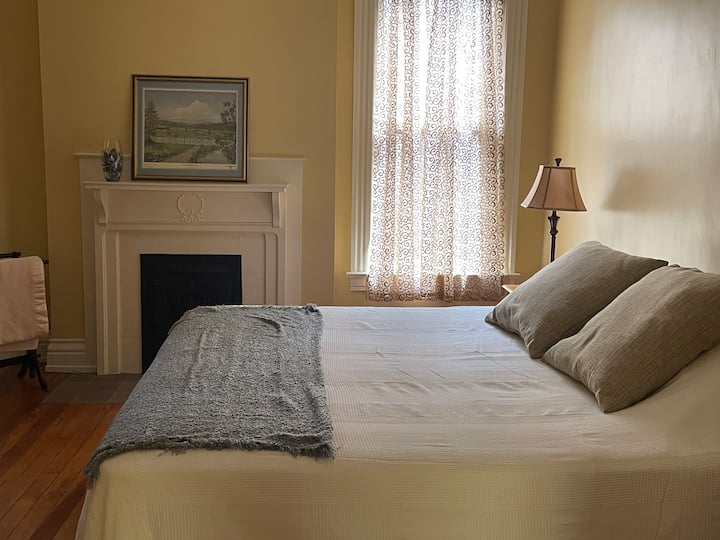 Sweet Downtown Victorian - Lexington, KY