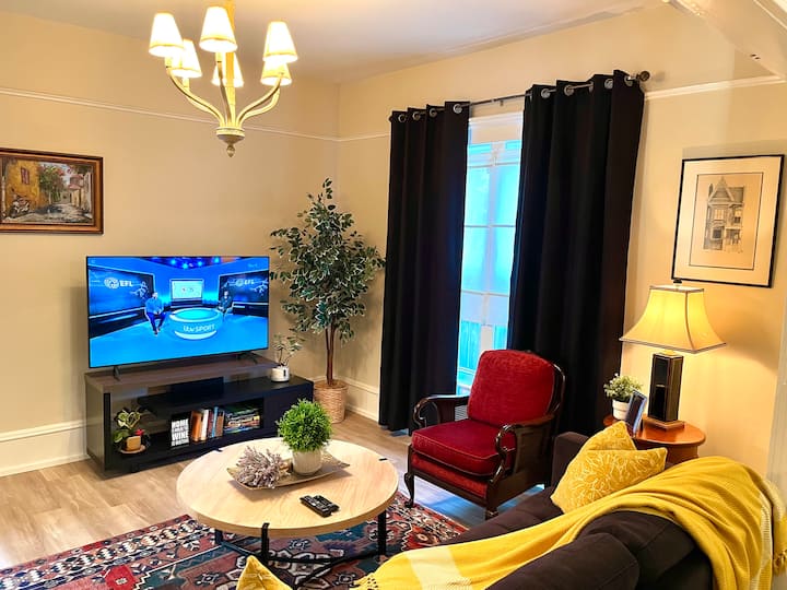 Eagle’s Nest One Bedroom Plus Suite Sleeps 4 - Niagara Falls