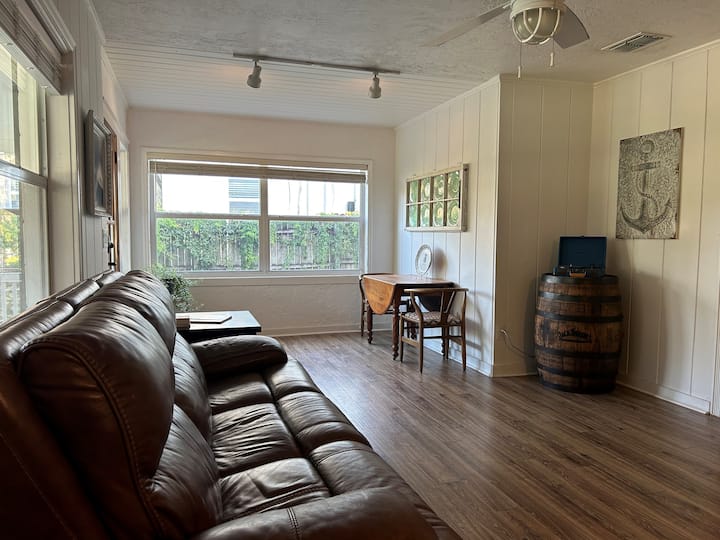 Coastal Cottage In Arts District - Melbourne, FL