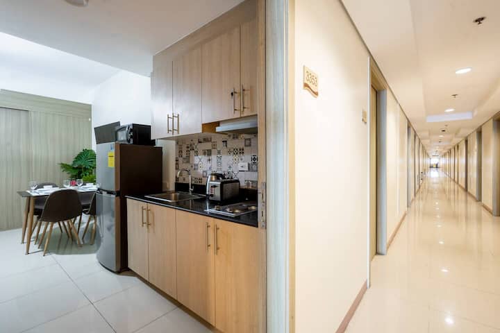 Your Home On The Boulevard - Ninoy Aquino Airport (MNL)