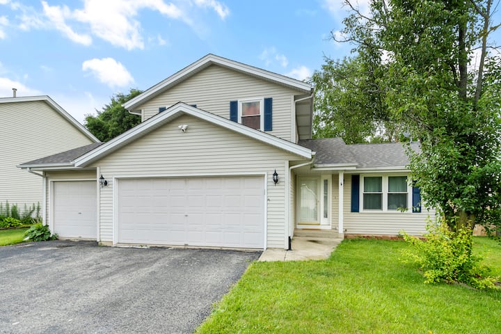 Pets Welcome!king Bed+deck+fenced Back Yard - Rockford, IL