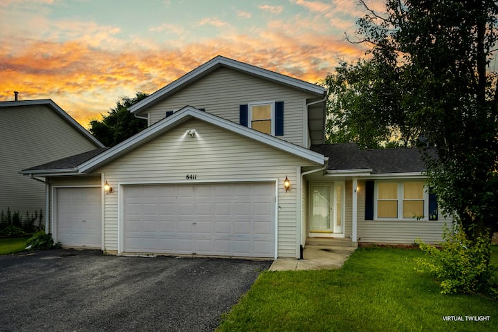 Deck+fenced Back Yard| King Bed| Pets Welcome! - Rockford, IL