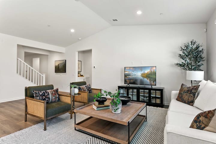 Spacious Castle On Ave L12 M#41796 - Lancaster, CA