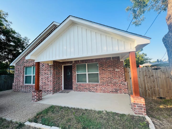 Central *New Home* 1 Mile To Silos/downtown/baylor - Cameron Park Zoo, Waco