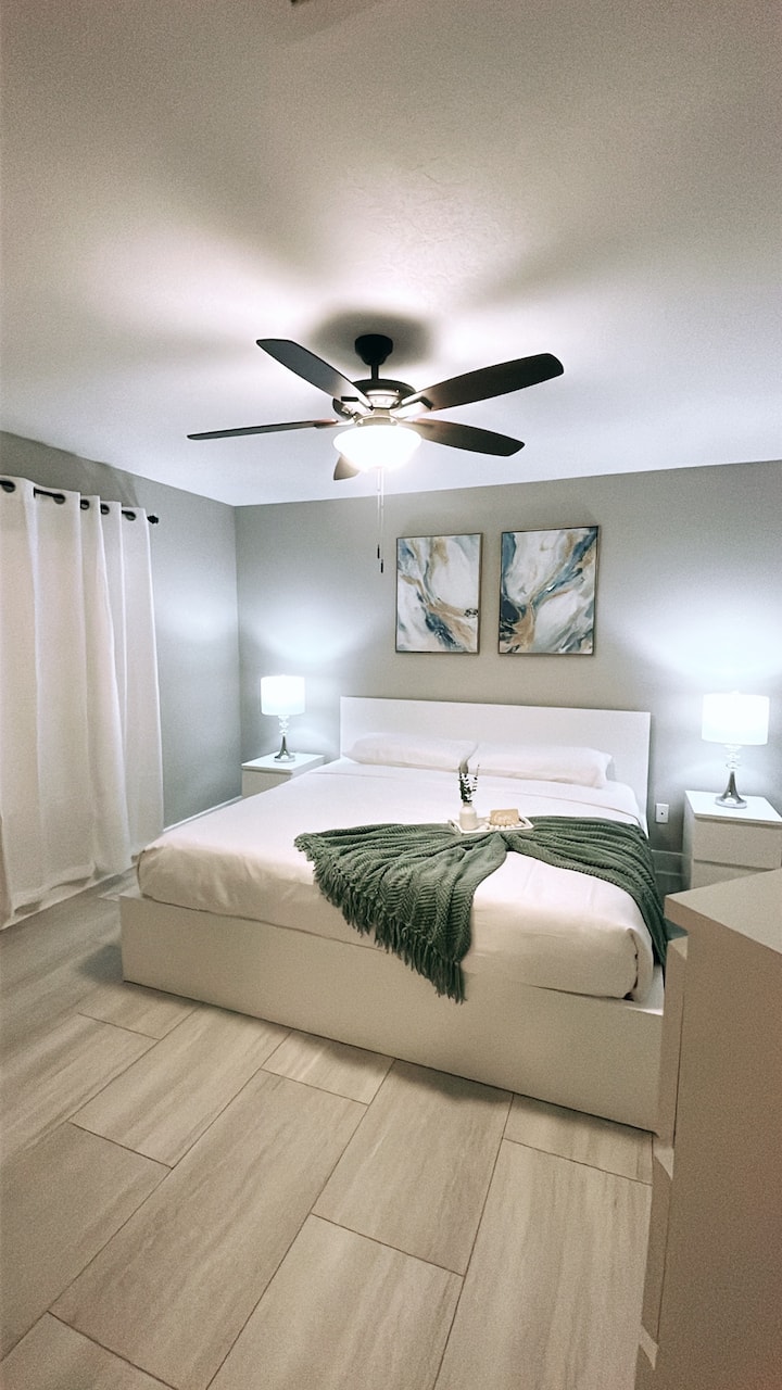 H&s Luxury Home With Pool Table 8 Mi To Iah - Houston, TX