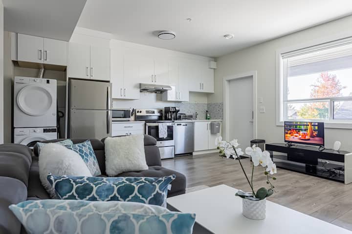 Modern Gateway Suite In Maple Ridge - Bc - 메이플리지