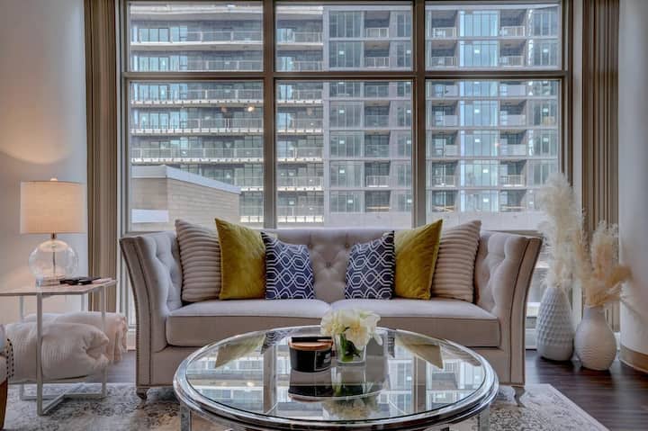 Literally Steps To Cn Tower + 150 Sqft Terrace - Toronto, ON