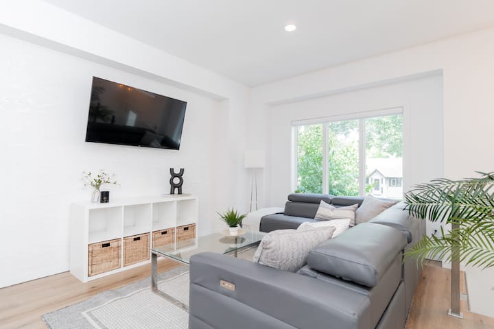 Cozy South River Heights Suite - Winnipeg
