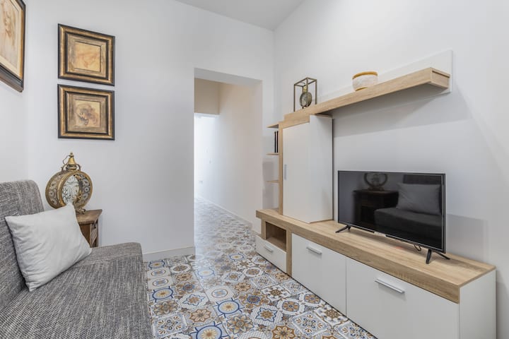 Town House In The Heart Of Luqa - Malta