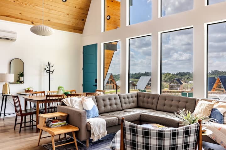 A-frame Cabin With Water Views | Sleeps 11 - Canyon Lake, TX