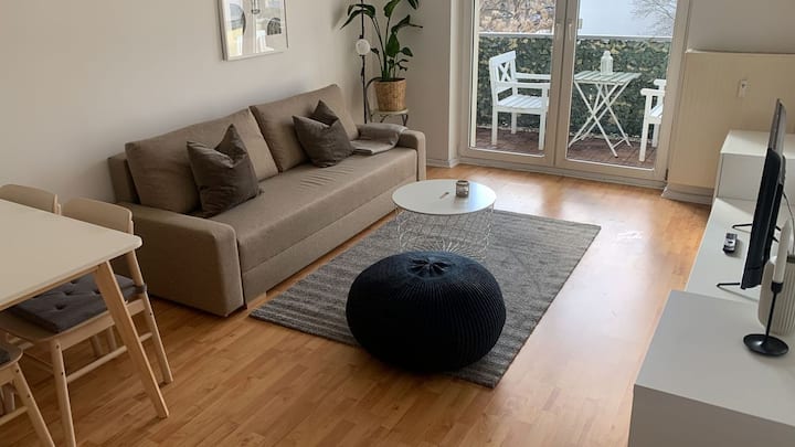Bright 2-room Apartment, Balcony - Berlin