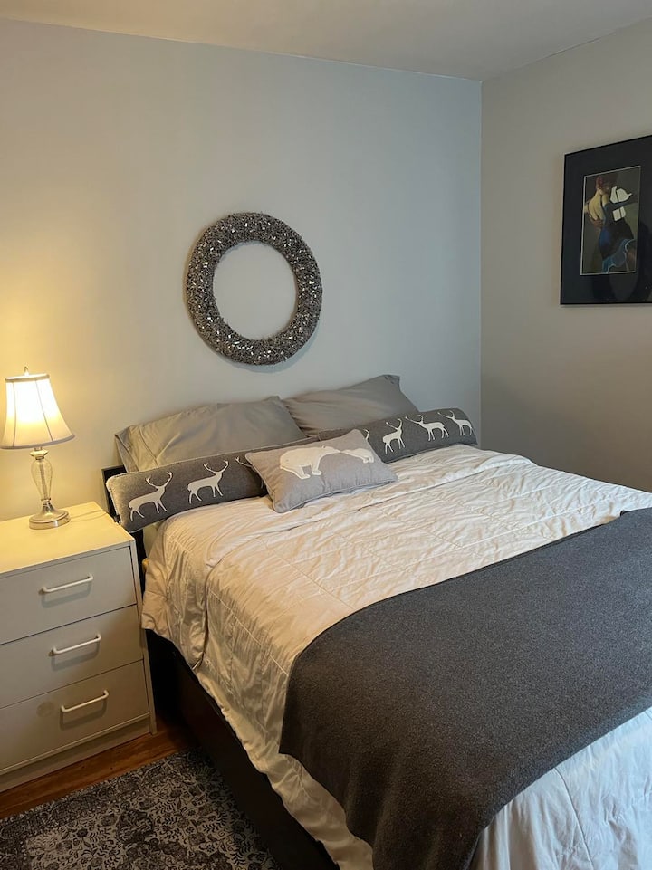 Cosy Bedroom Heritage Property - Halifax, NS, Canadá
