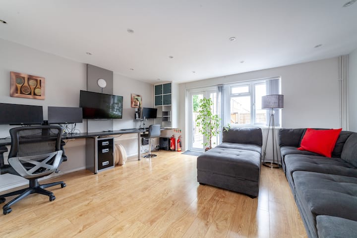 Quiet & Spacious 2br Flat W/garden Near Edmonton - Chingford