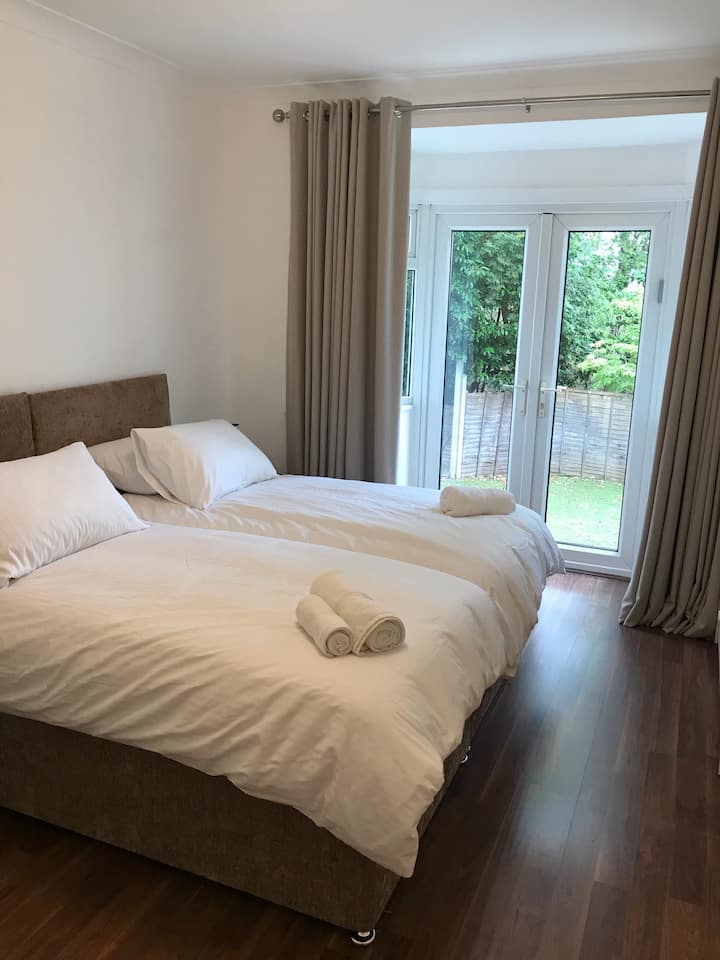 Kosher Spacious Flat In Golders Green - Winchester, VA